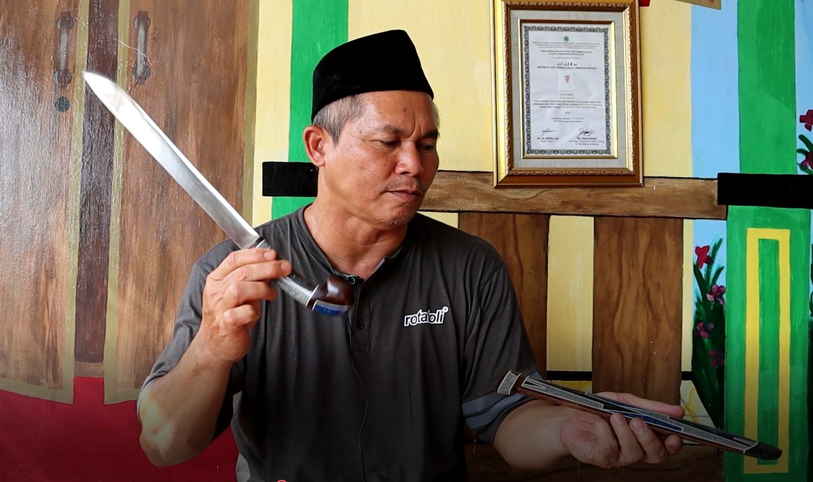 Golok Sembelih Qisdoren yang Klasik - Seni Budaya Betawi